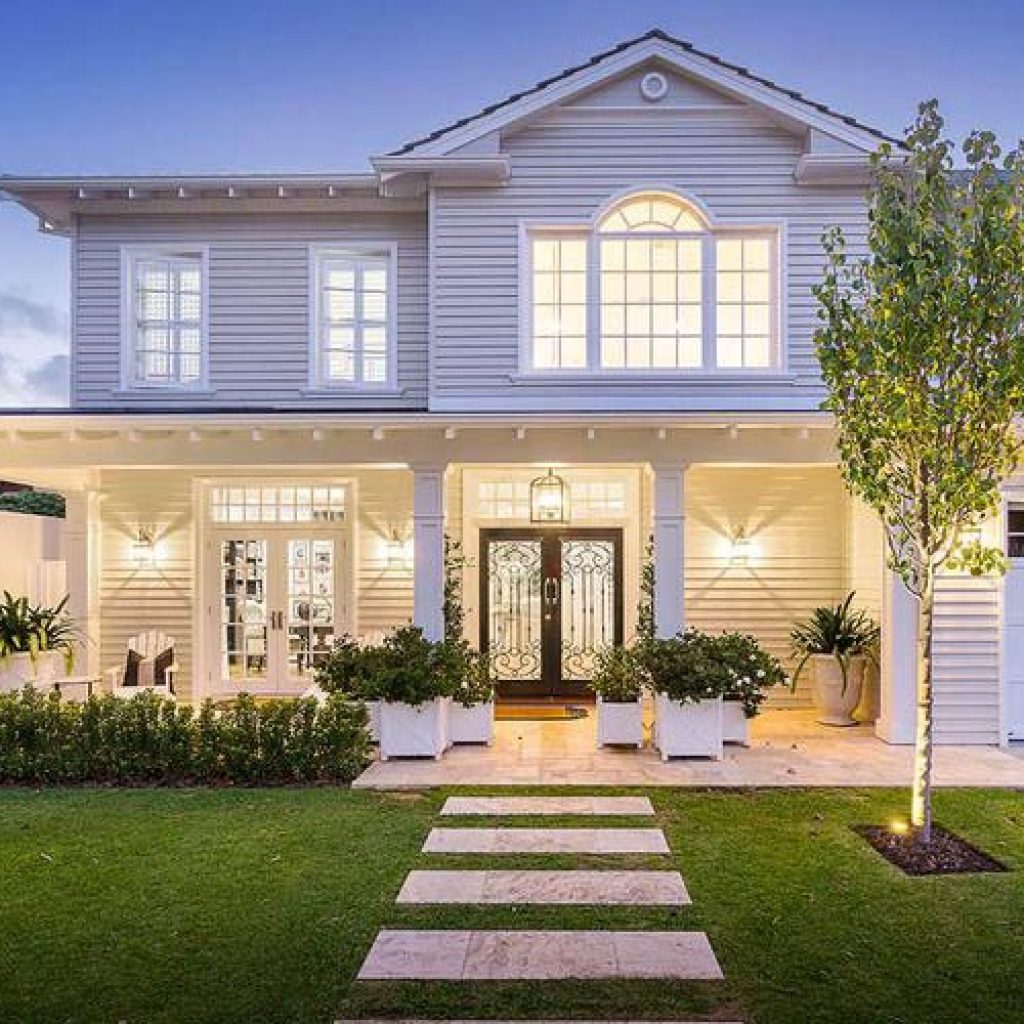 Hampton-style exterior colour scheme | Colour Consultants Brisbane